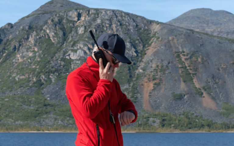 Hiking Equipment List: 20 Items (with Pictures)