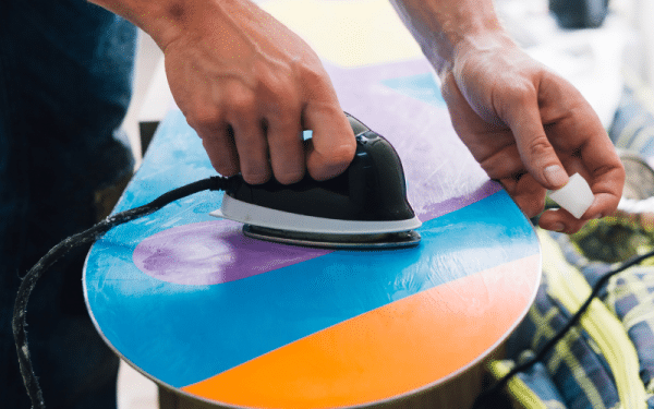 Snowboarding Equipment List: 25 Items (with Pictures)